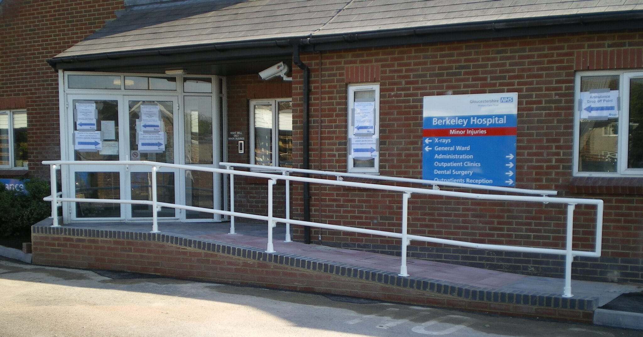 Healthcare: DDA Handrail Explained | Ezi Klamp